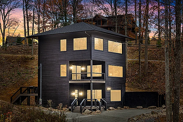 "Boujee Bungalow" 2 Bedroom Gatlinburg Cabin Rental with Resort Pool