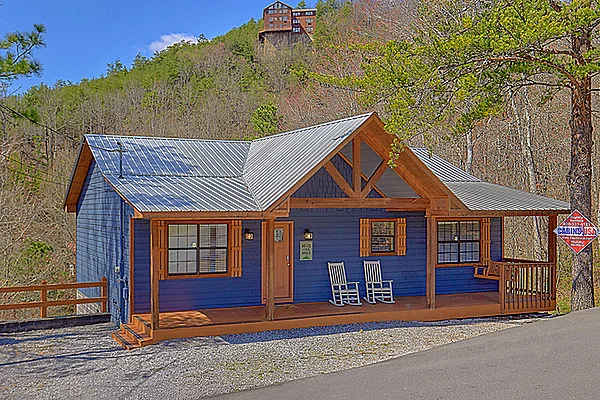 "Head Over Heels" 2 Bedroom Cabin Near Gatlinburg with Wi-Fi Internet